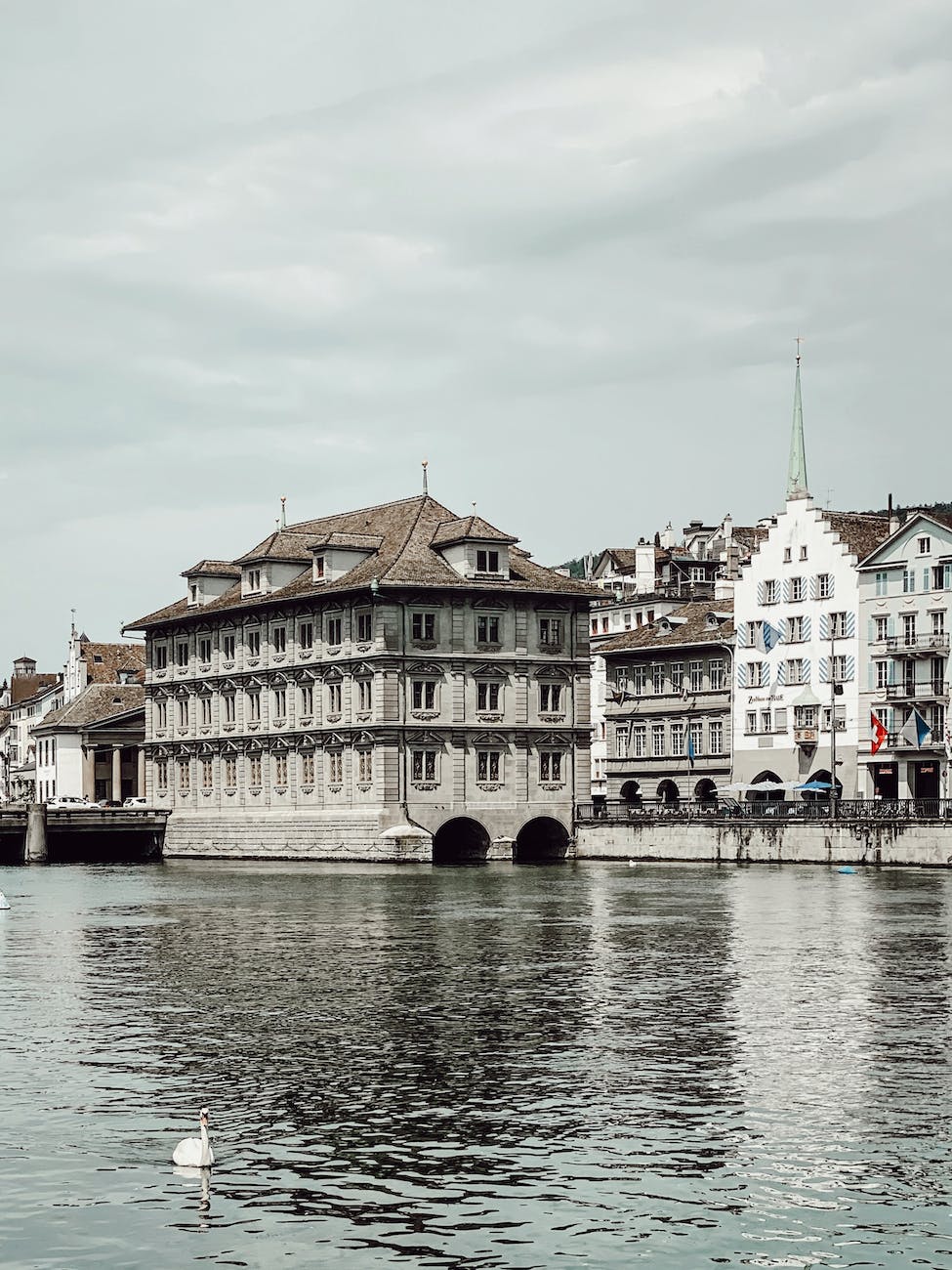 Dr. Kenig Liegenschaften GmbH – Aegertenstrasse 56, 8036 Zürich